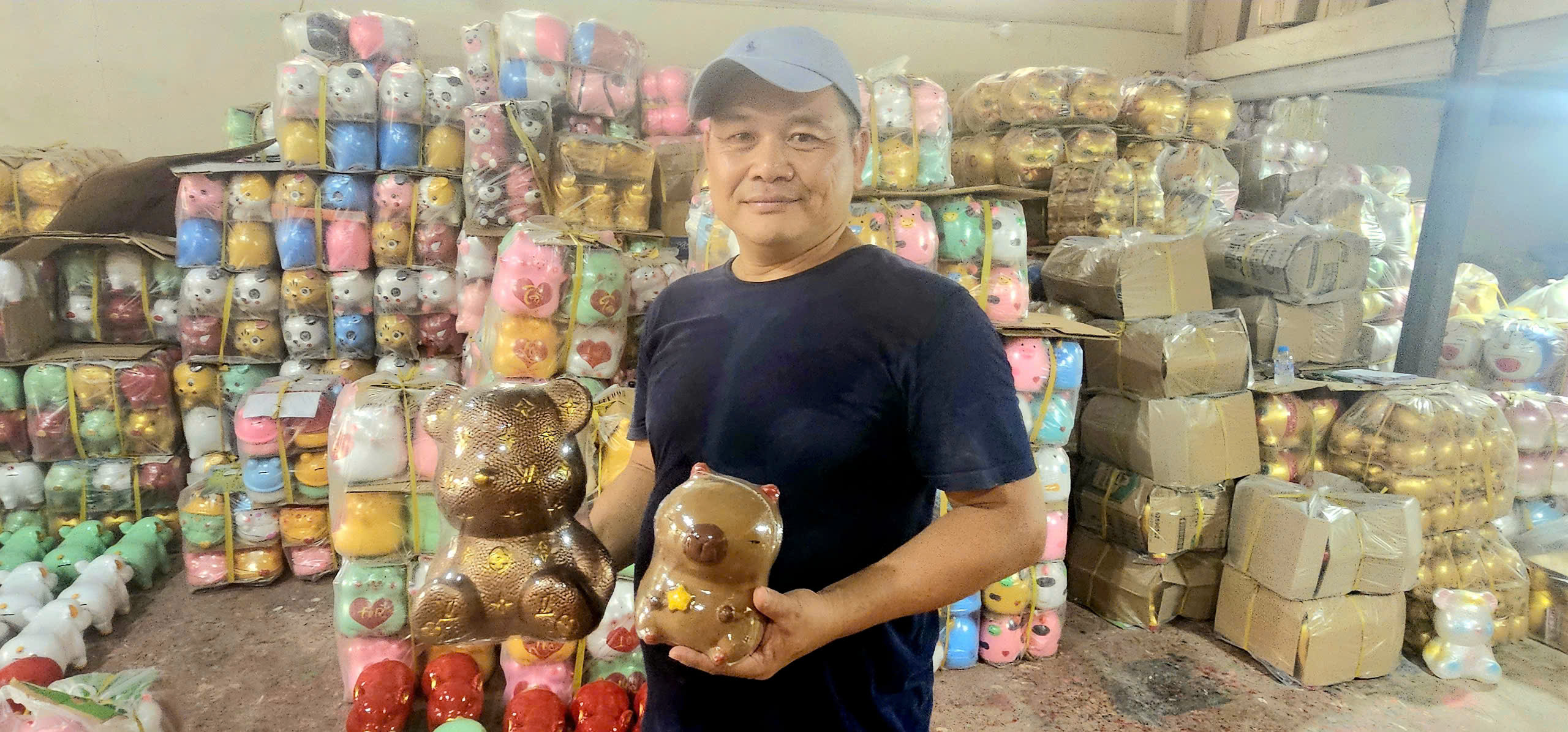 Cơ sở sản xuất heo đất đắt hàng nhờ bắt trend capybara