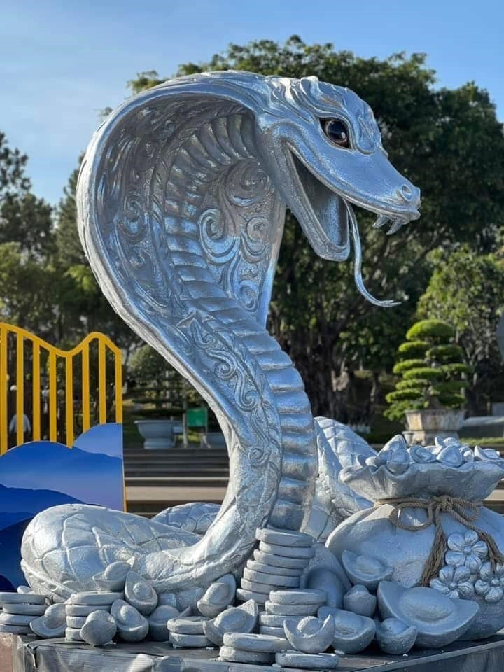 Linh vật rắn của tỉnh, thành nào đẹp nhất Tết Ất Tỵ 2025?