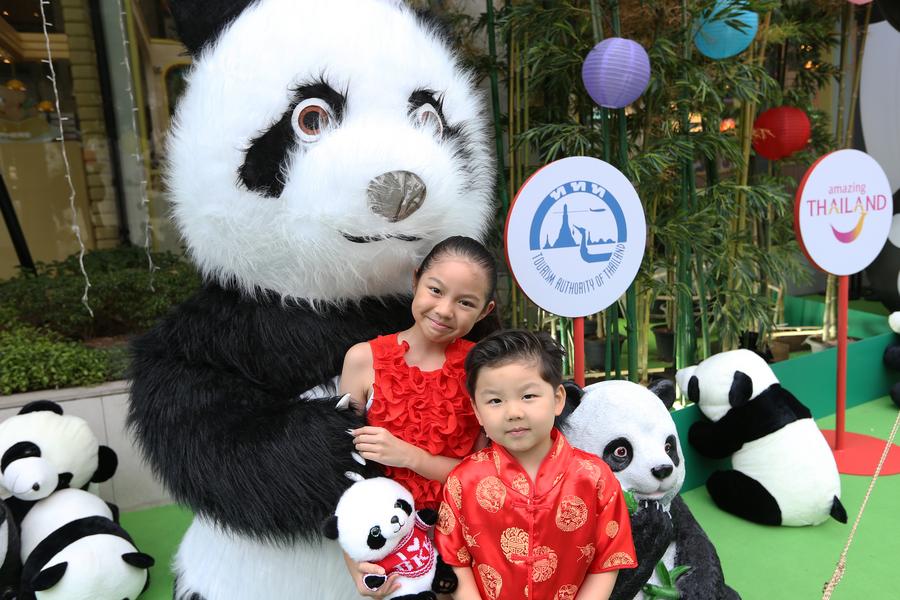 Loạt ảnh châu Á rộn ràng chờ đón năm con rắn Ất Tỵ