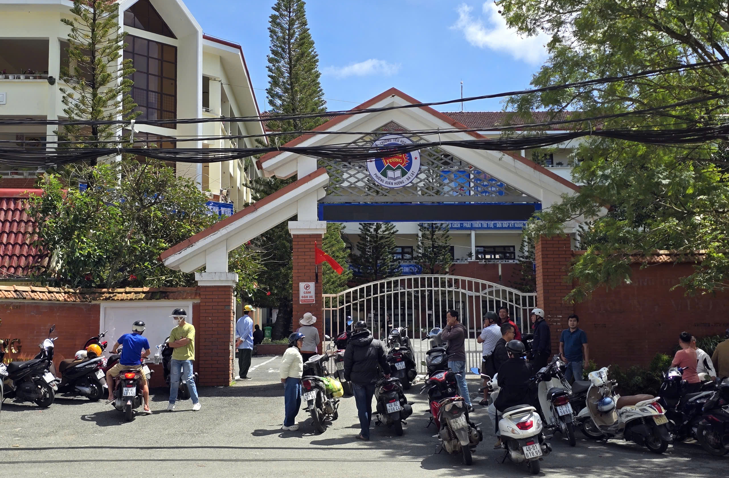 Tiếp tục tạm đình chỉ công tác Hiệu trưởng Trường Tiểu học Trưng Vương