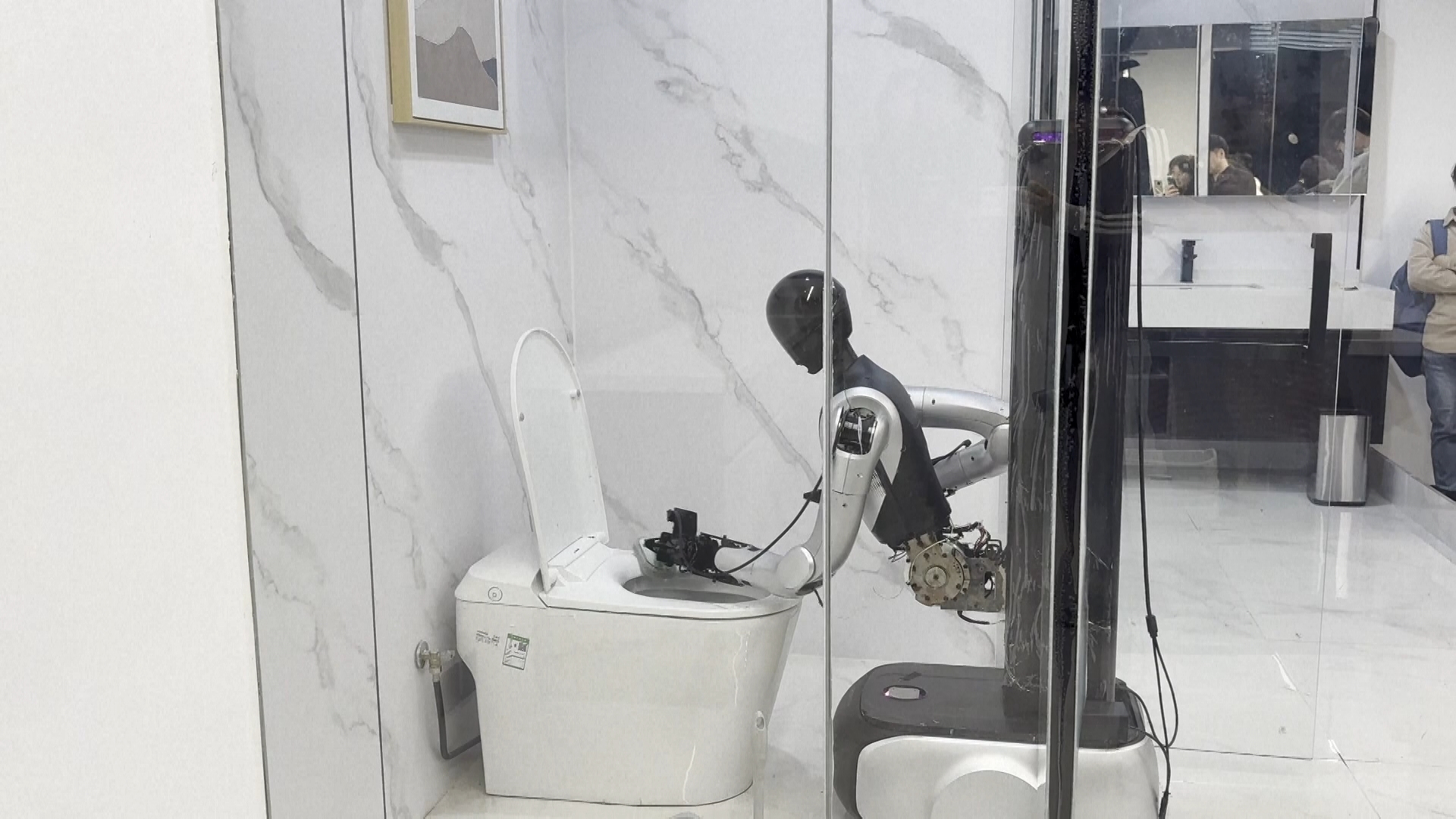 Chinese Robots Amazes the World: From Cleaning Toilets to Playing the ...