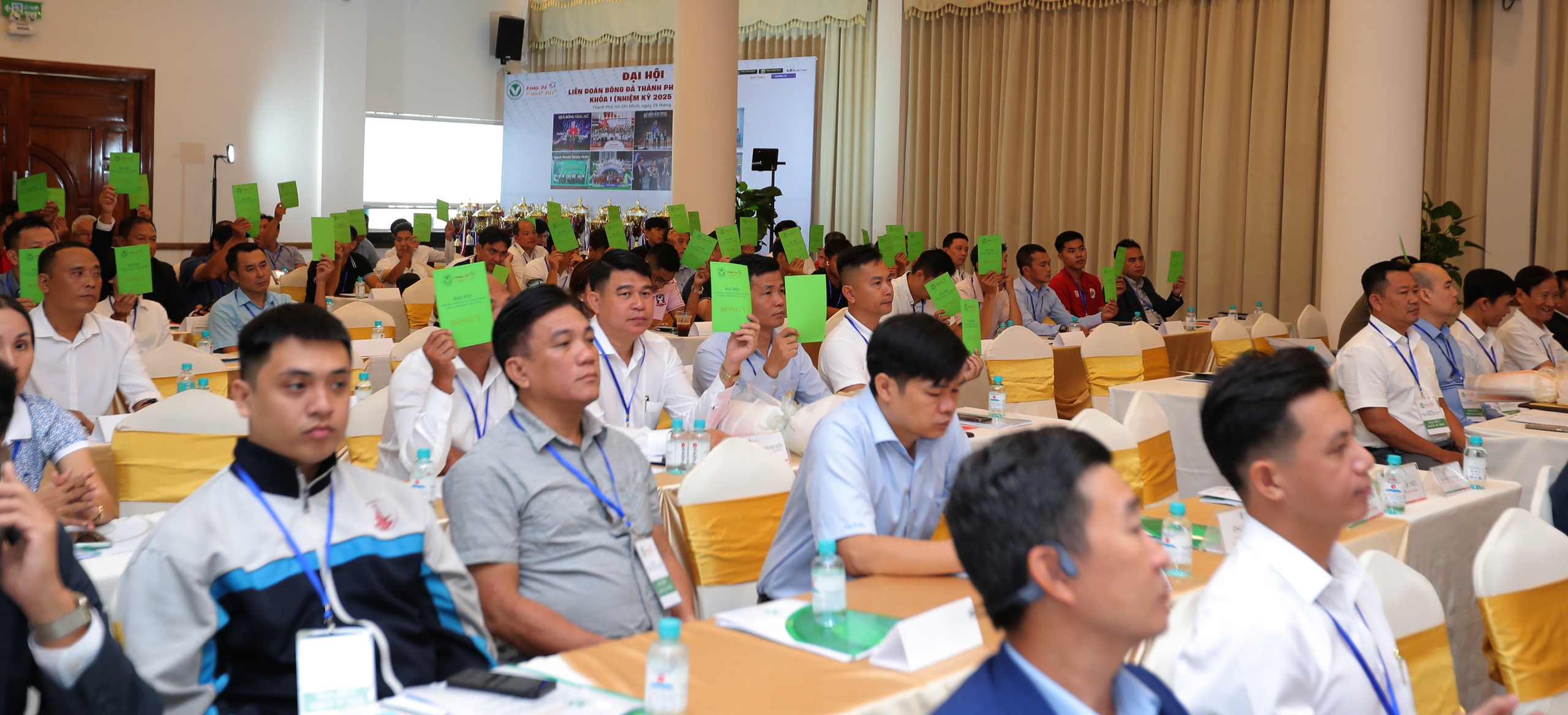 Mr. Tran Anh Tu was re-elected as Chairman of the Ho Chi Minh City Football Federation.