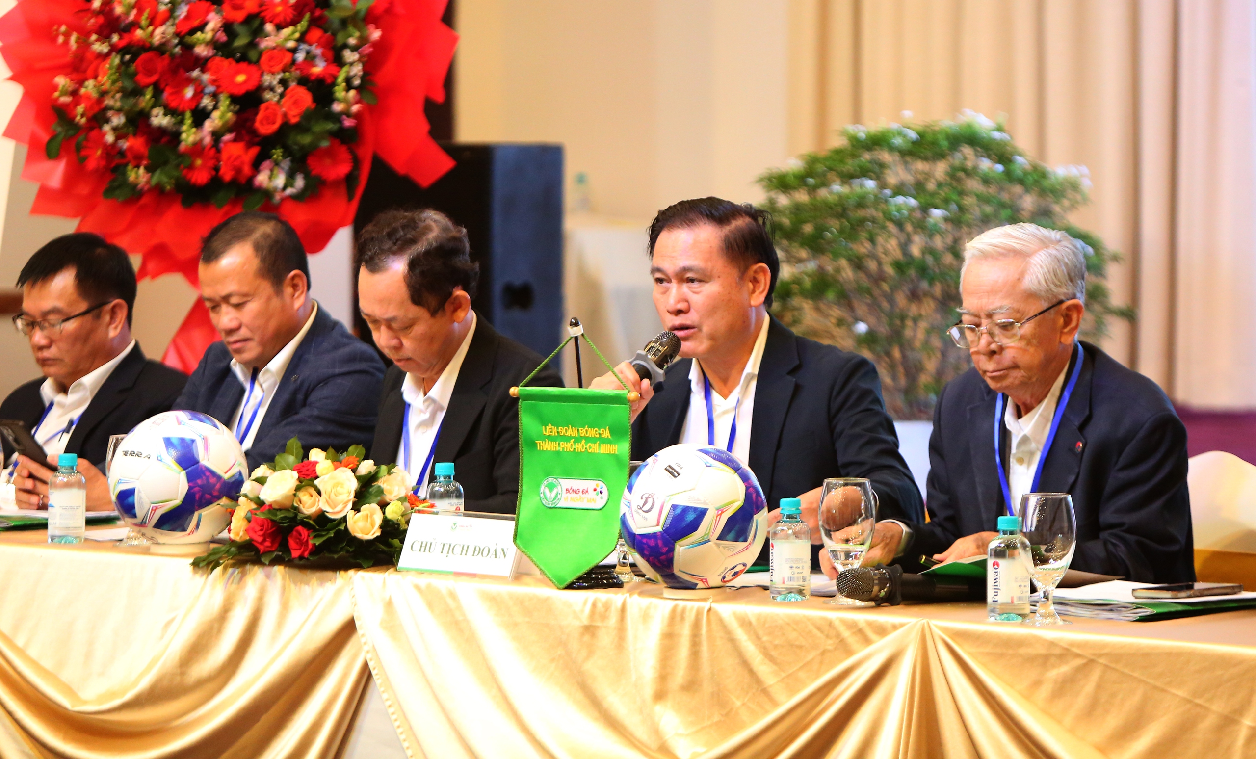 Mr. Tran Anh Tu was re-elected as Chairman of the Ho Chi Minh City Football Federation.