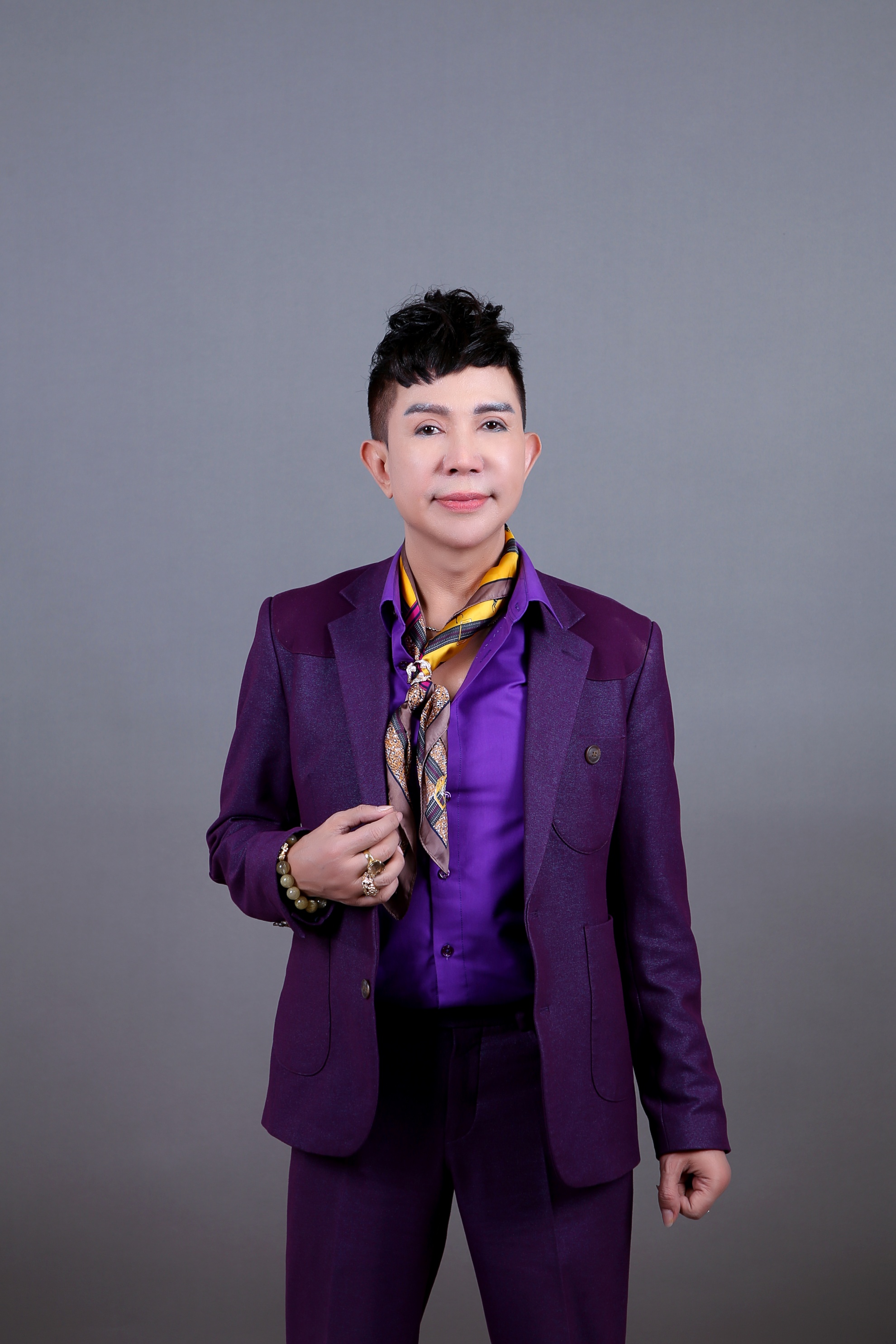 Singer Long Nhật reveals where to find delicious beef noodle soup and ...