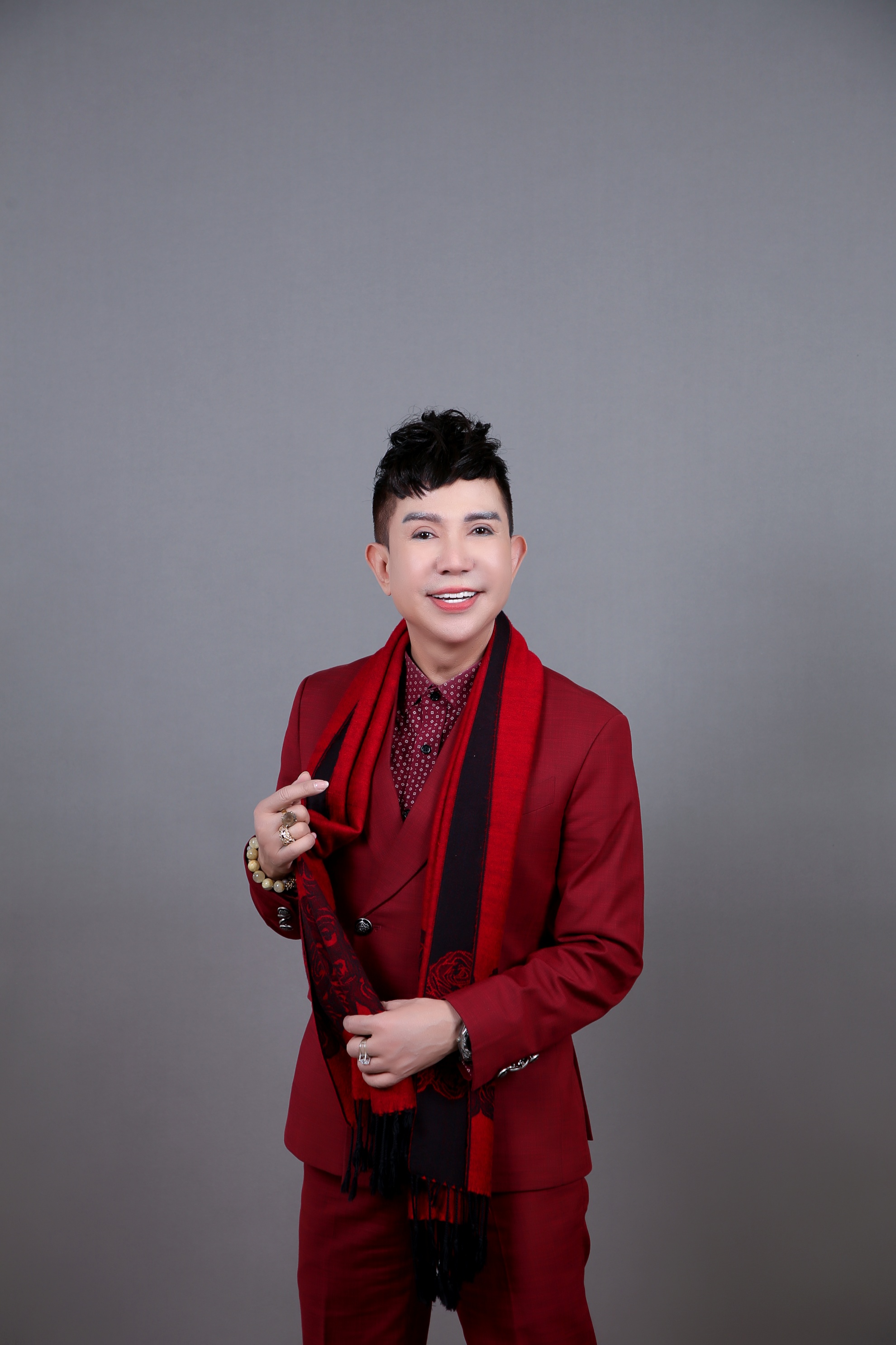 Singer Long Nhật reveals where to find delicious beef noodle soup and ...