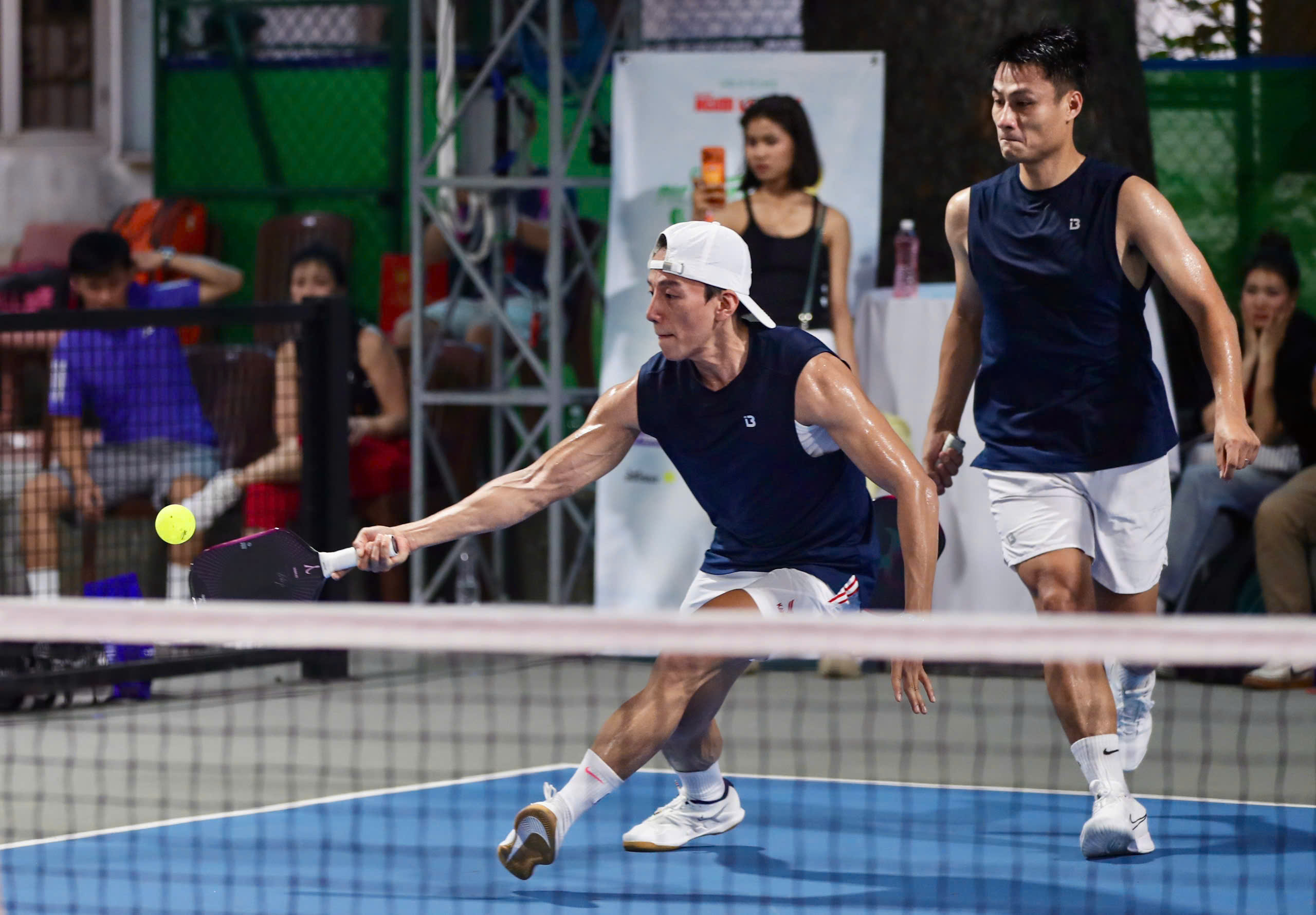 Mac Hong Quan gana el título de dobles masculino (18-44 años) en el ...