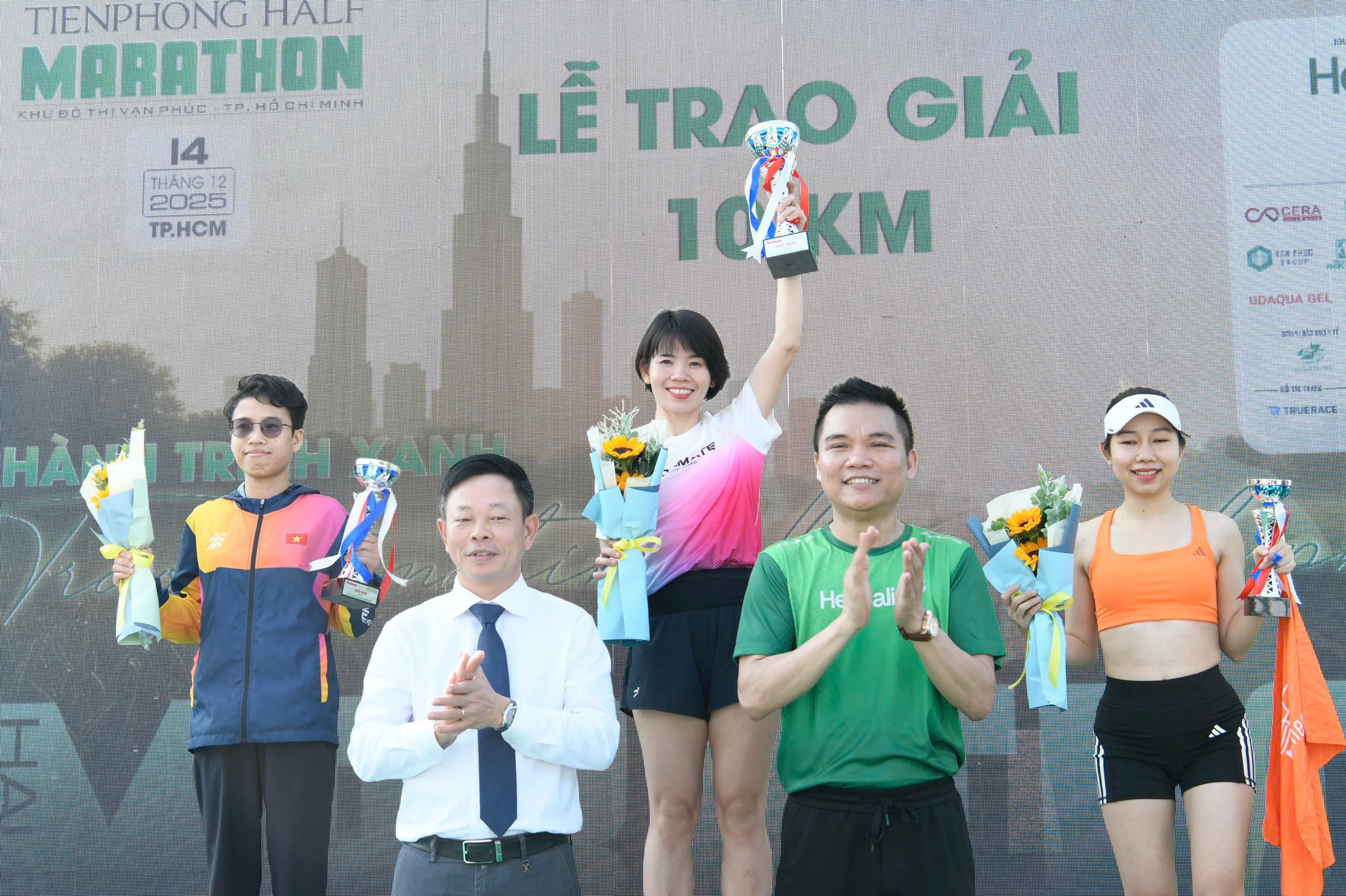 Dàn sao runner chiến thắng tại Tiền Phong Half Marathon 2025