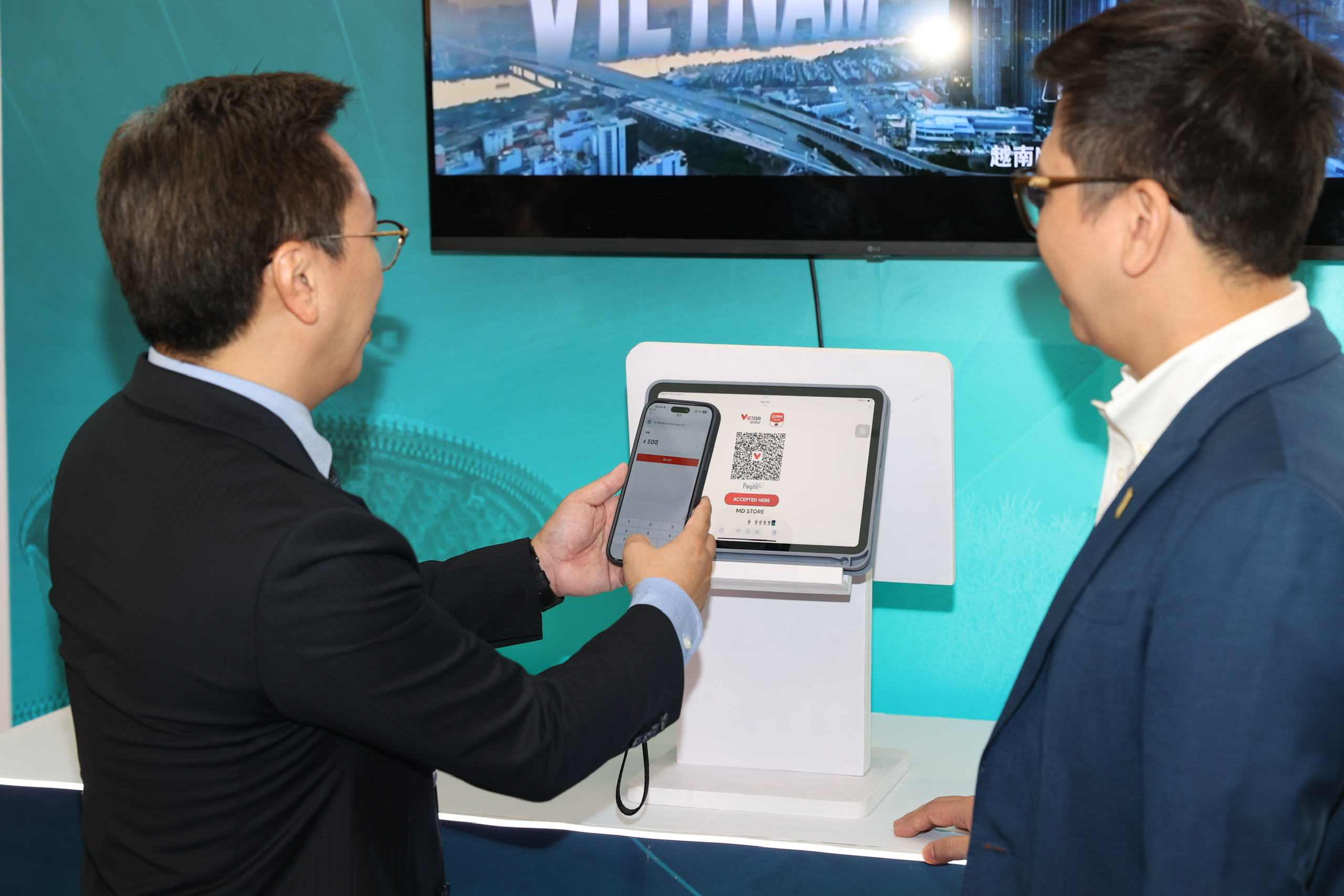 Les touristes chinois peuvent scanner des codes QR lorsqu'ils ...