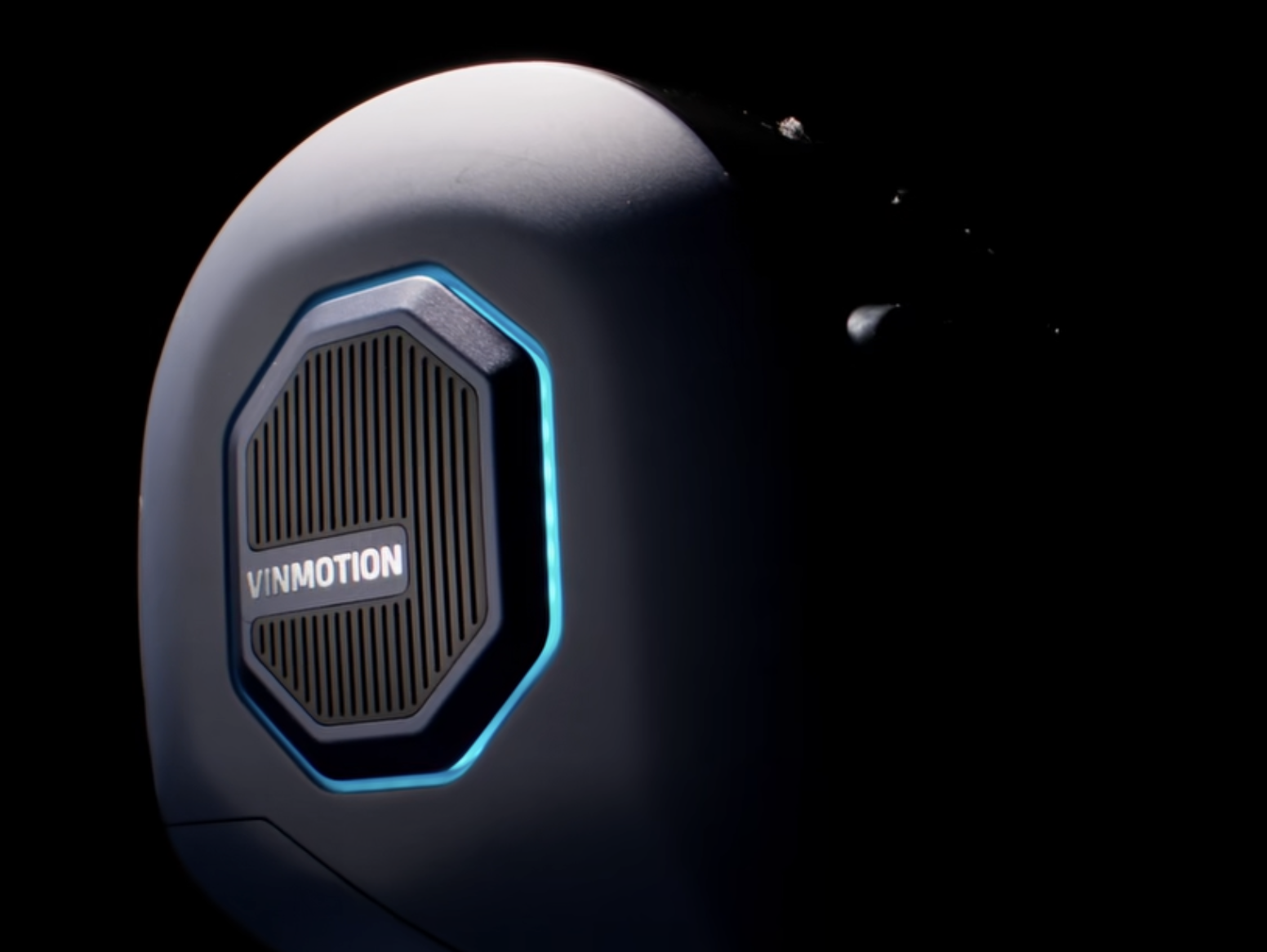 A 10-second clip reveals VinMotion's second-generation humanoid robot.