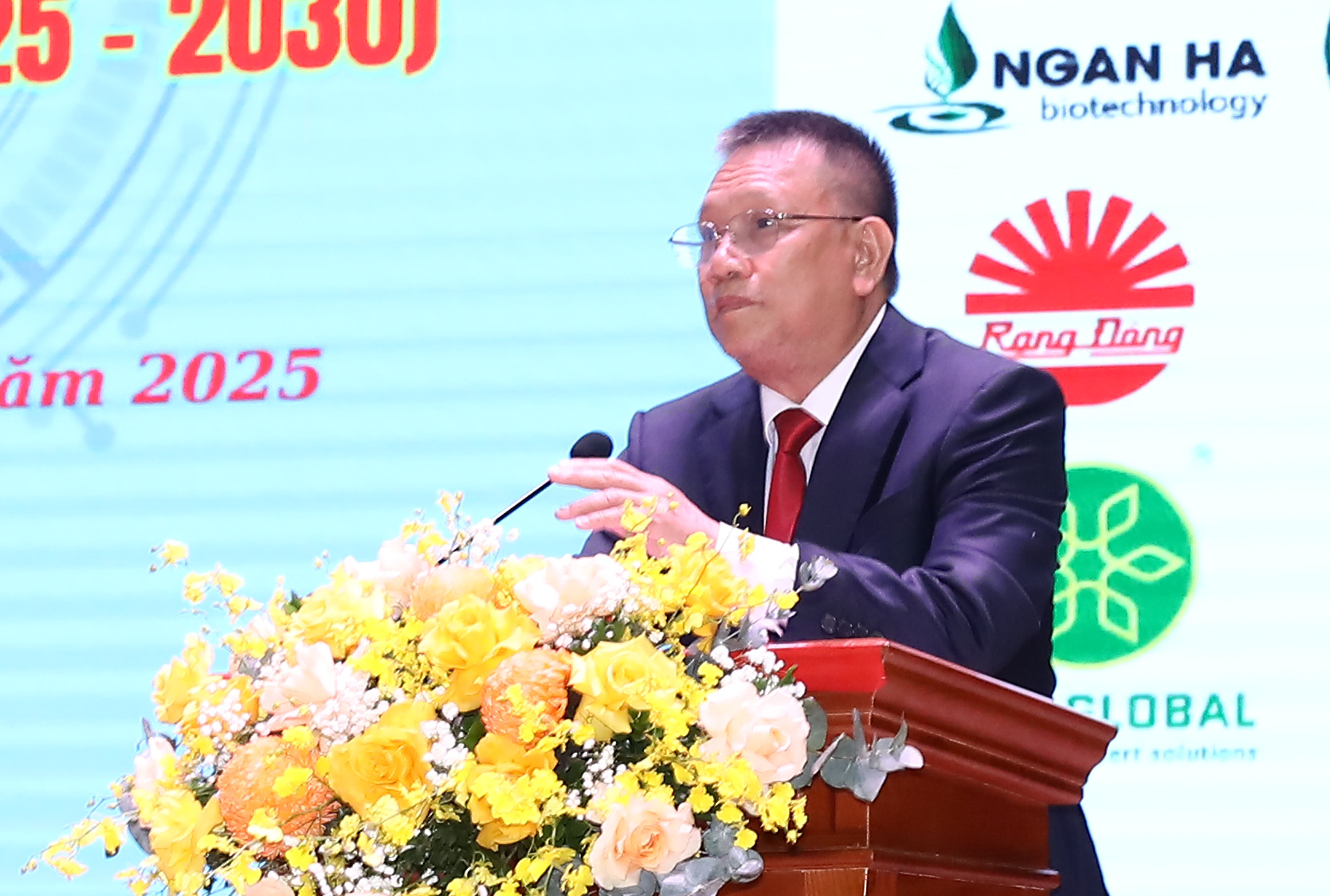 Anh hùng Lao động Hoàng Đức Thảo tái đắc cử Chủ tịch Hiệp hội Doanh ...