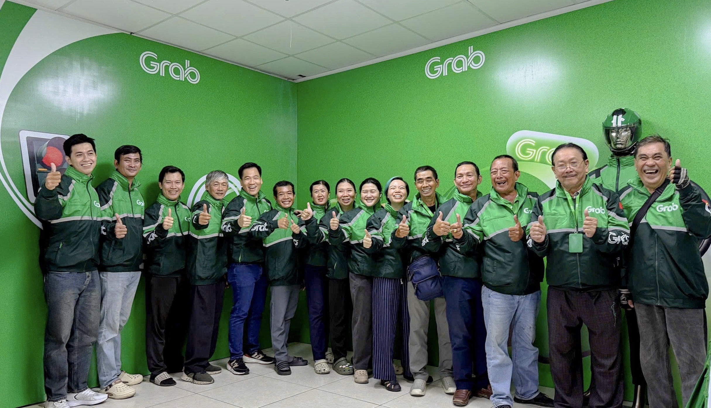 Grab tặng hơn 40.000 đồng phục mới cho đối tác tài xế