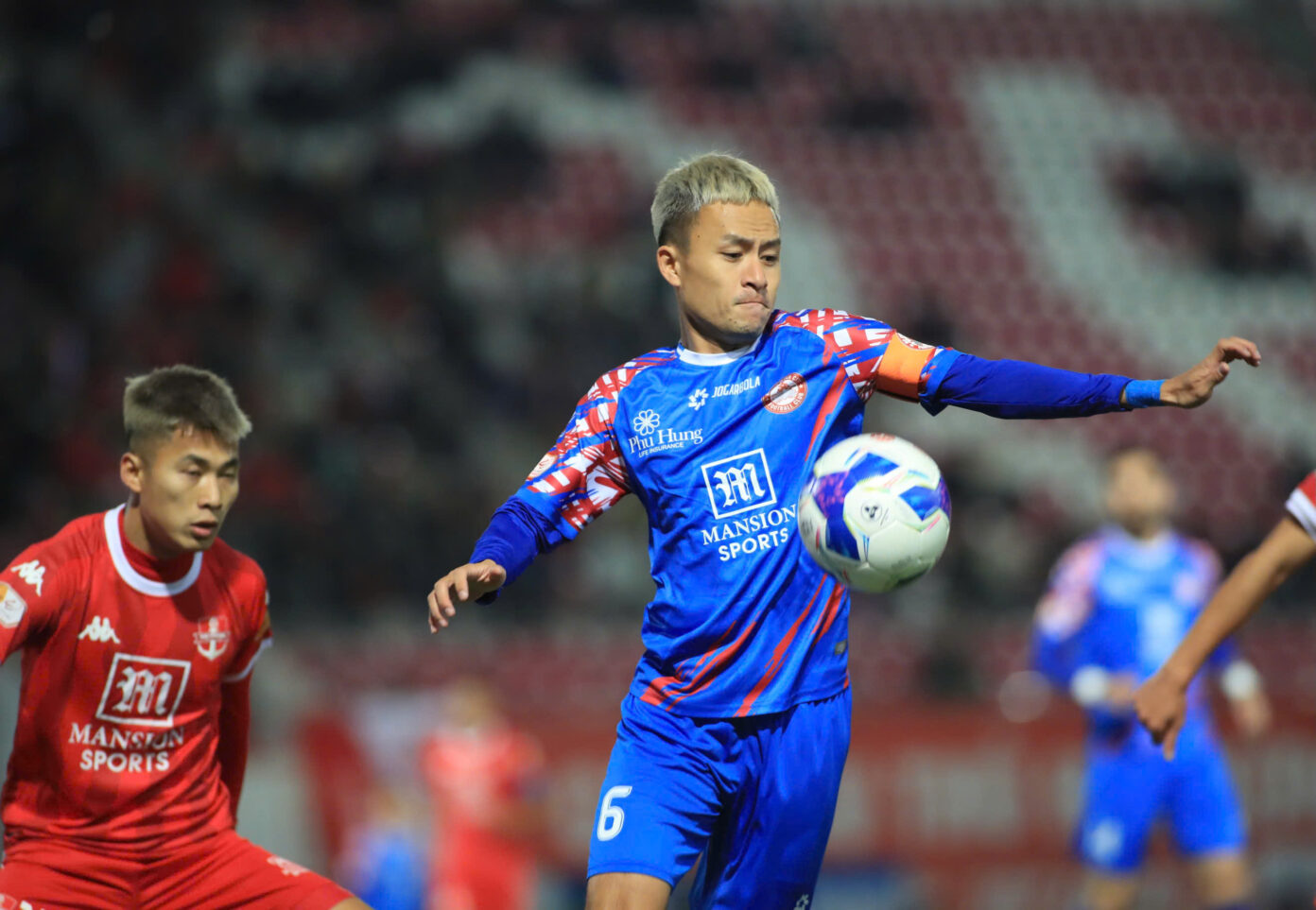 Tiền vệ CLB TP HCM ghi bàn thắng đẹp nhất tháng 1 V-League 2024-2025