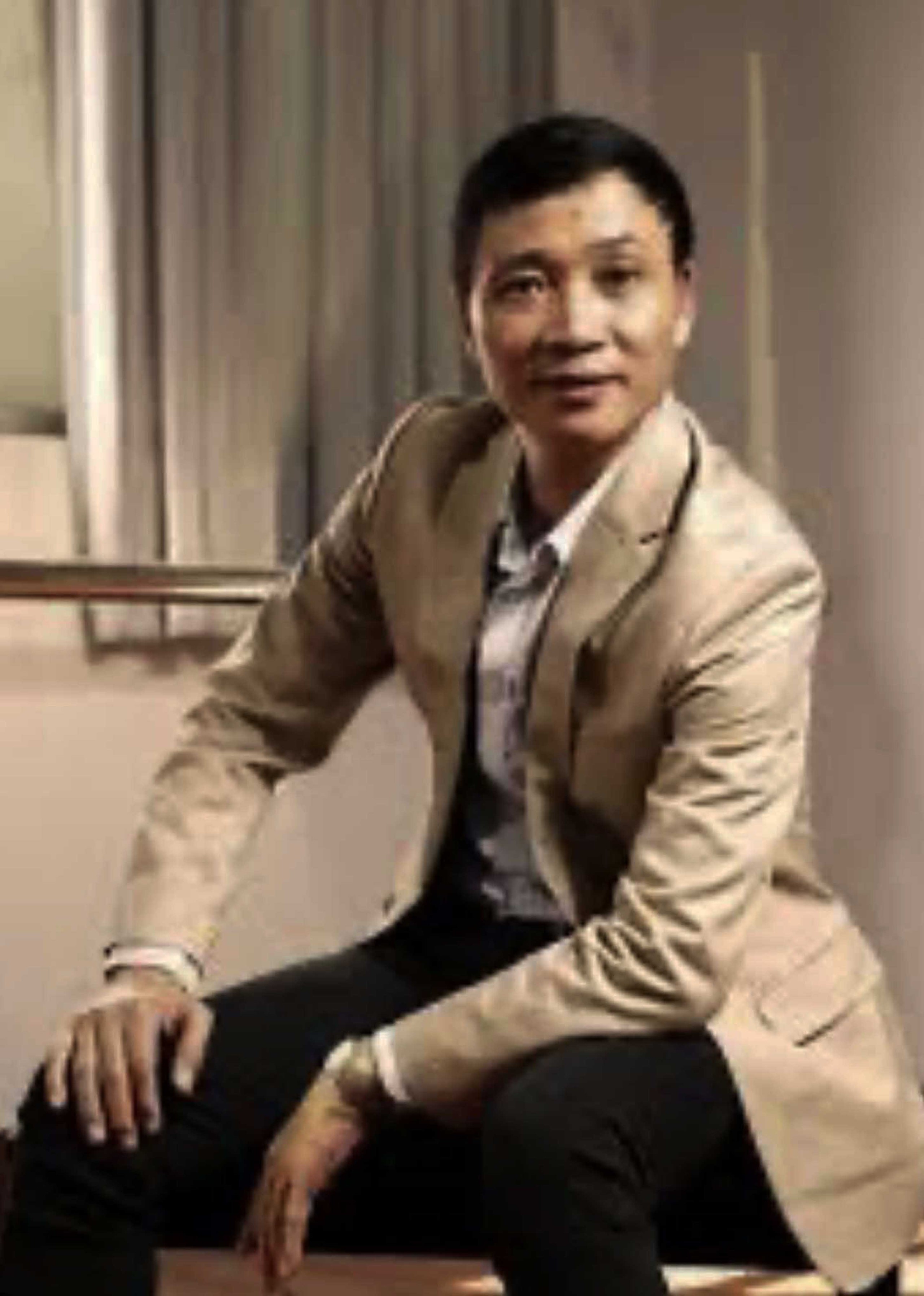 Chương trình "Mai Vàng tri ân" thăm và trao tặng quà cho NSND Hà Thế Dũng