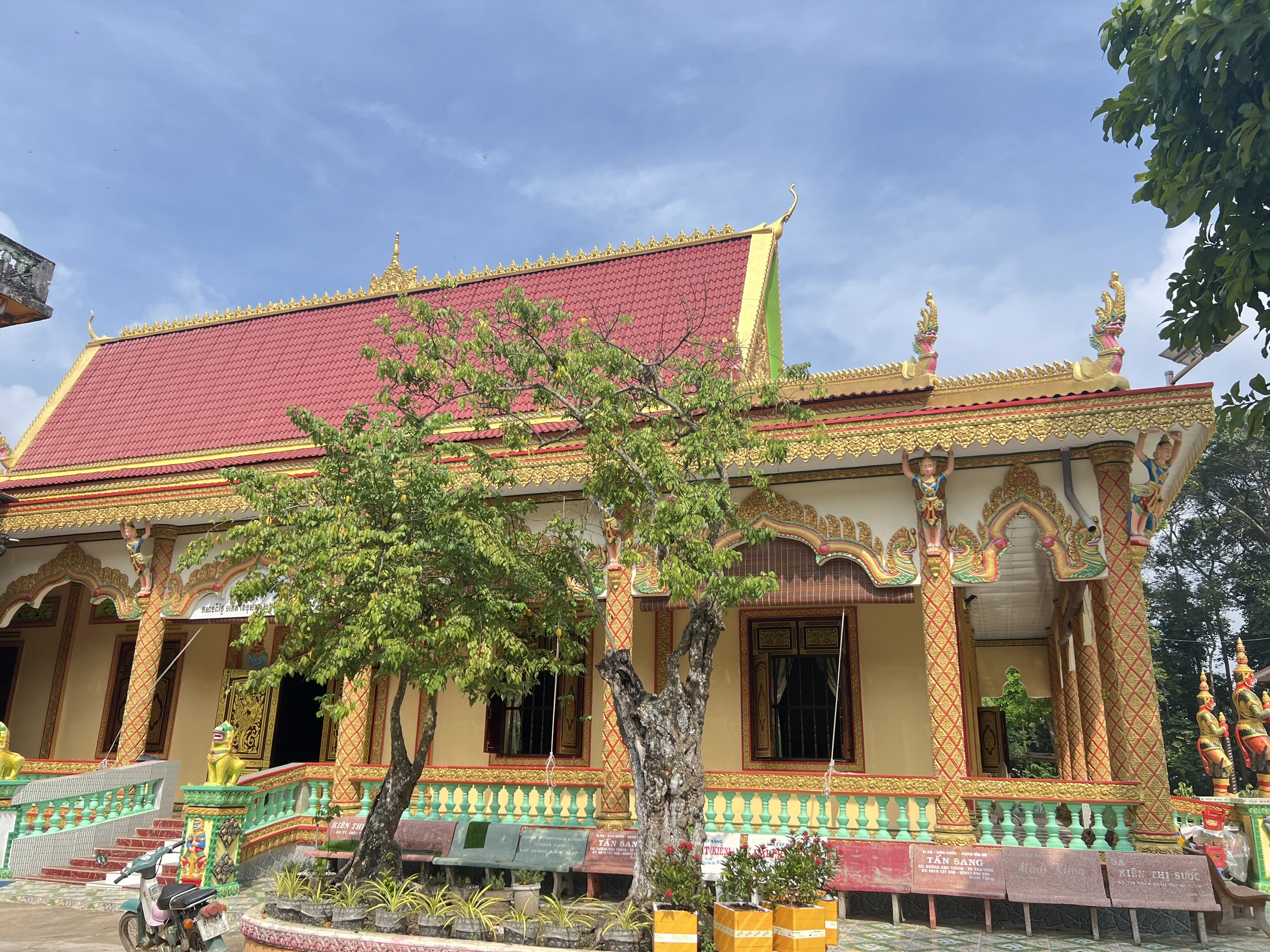 Unique architecture of Hang Pagoda in Tra Vinh