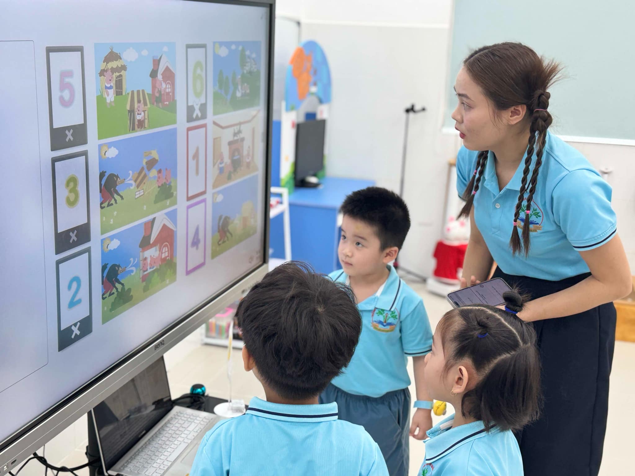 TP HCM: Độc đáo trẻ mầm non quét mã QR để học và chơi