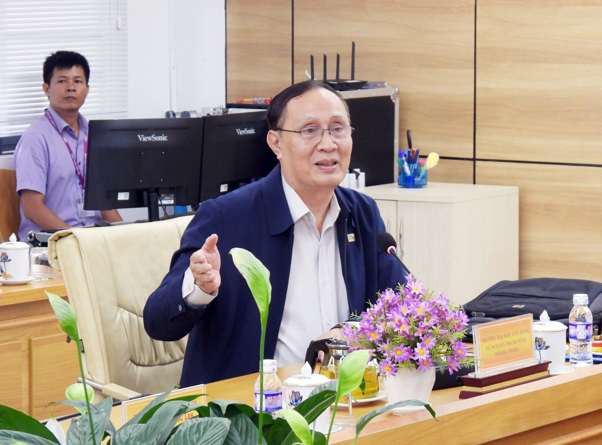 Trường ĐH Cửu Long làm việc với đối tác Hàn Quốc và Singapore