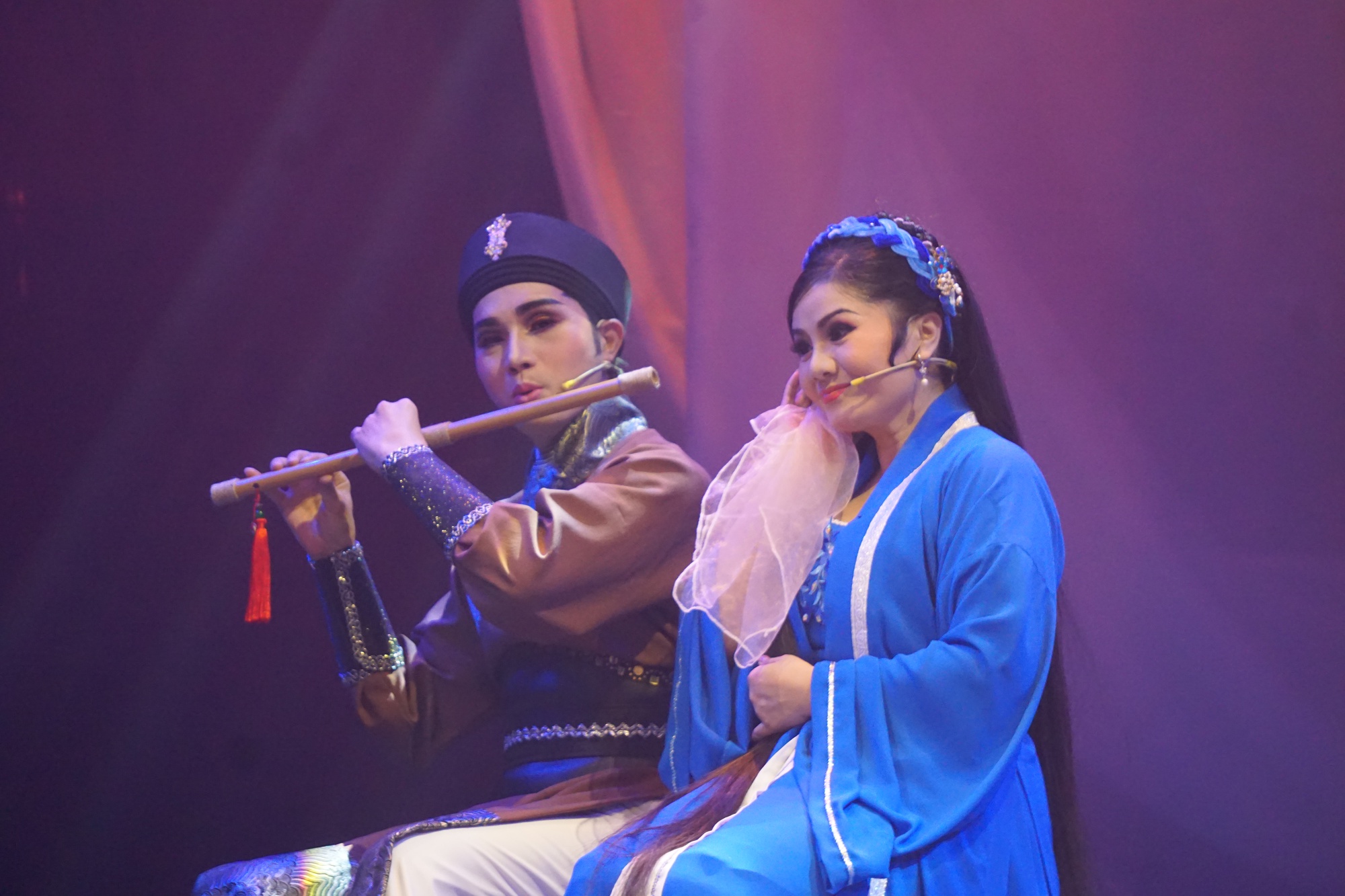 Cai luong play "A Thousand Years of Love", a beautiful picture by director Vu Hung