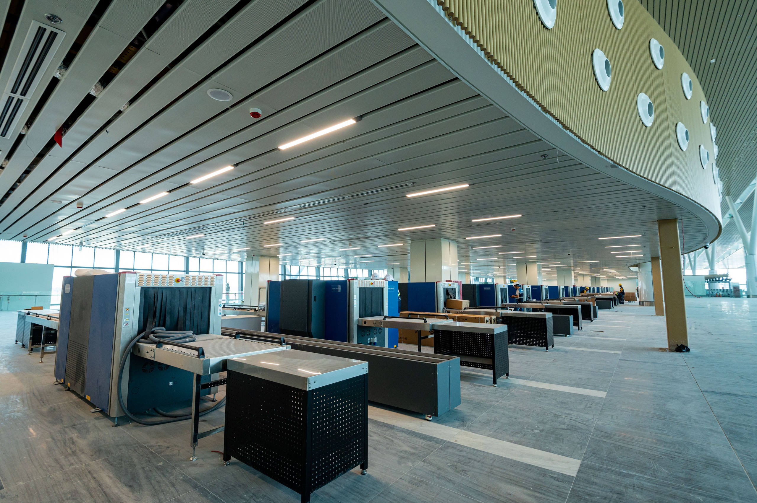 Di Chuyển Giữa Ga T1 và T3 Tân Sơn Nhất 2025: Hướng Dẫn & Mẹo Hay