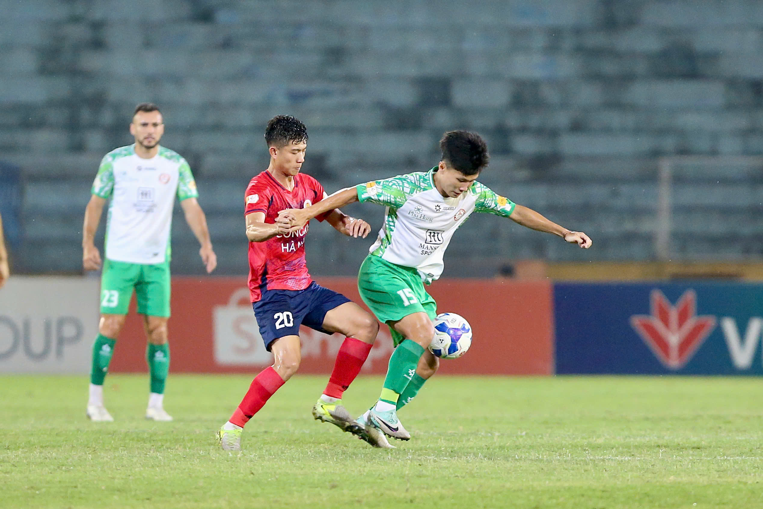 응우옌 꽝 하이, 맨유와의 약속 놓칠 위기에 처해
