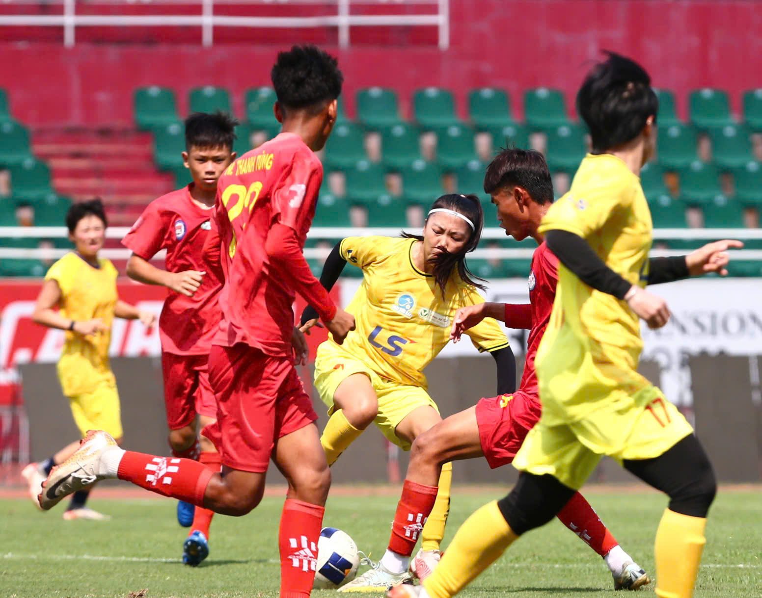 HCMC Women's Club Bonuses Are Ambiguous, Coach Kim Chi Calls for ...