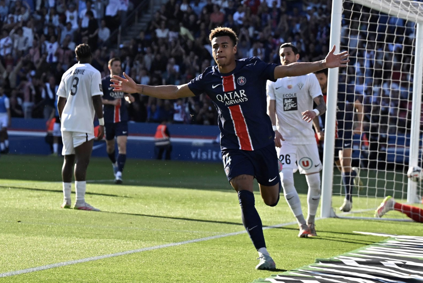 PSG gewann die Meisterschaft sechs Runden früher und krönte sich zum 13. Mal in der Ligue 1