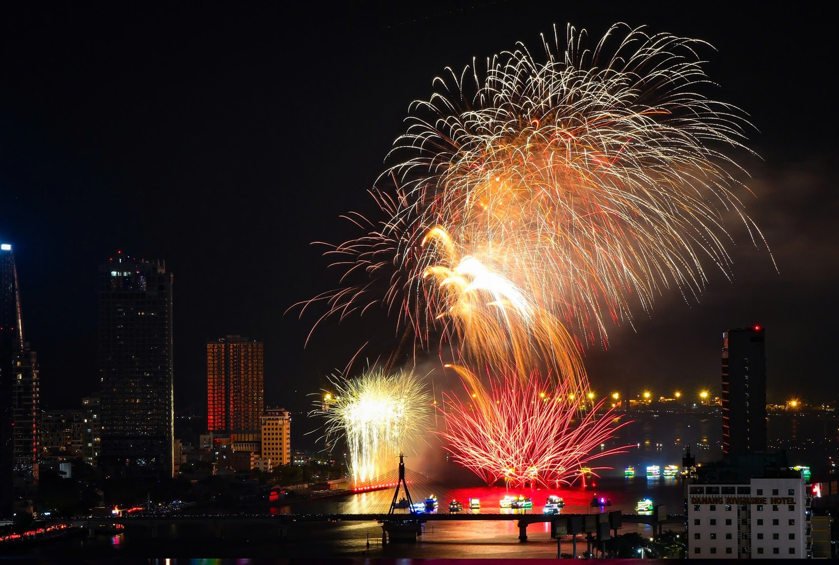 Da Nang Int'l Fireworks Festival: Impressive opening night performances ...