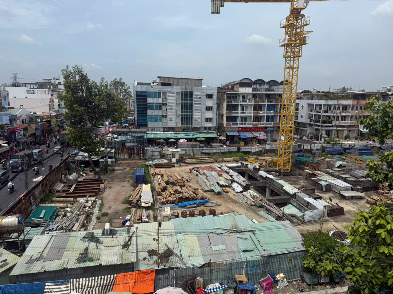 Vice Chairman of Ho Chi Minh City People's Committee Bui Xuan Cuong criticized 2 departments