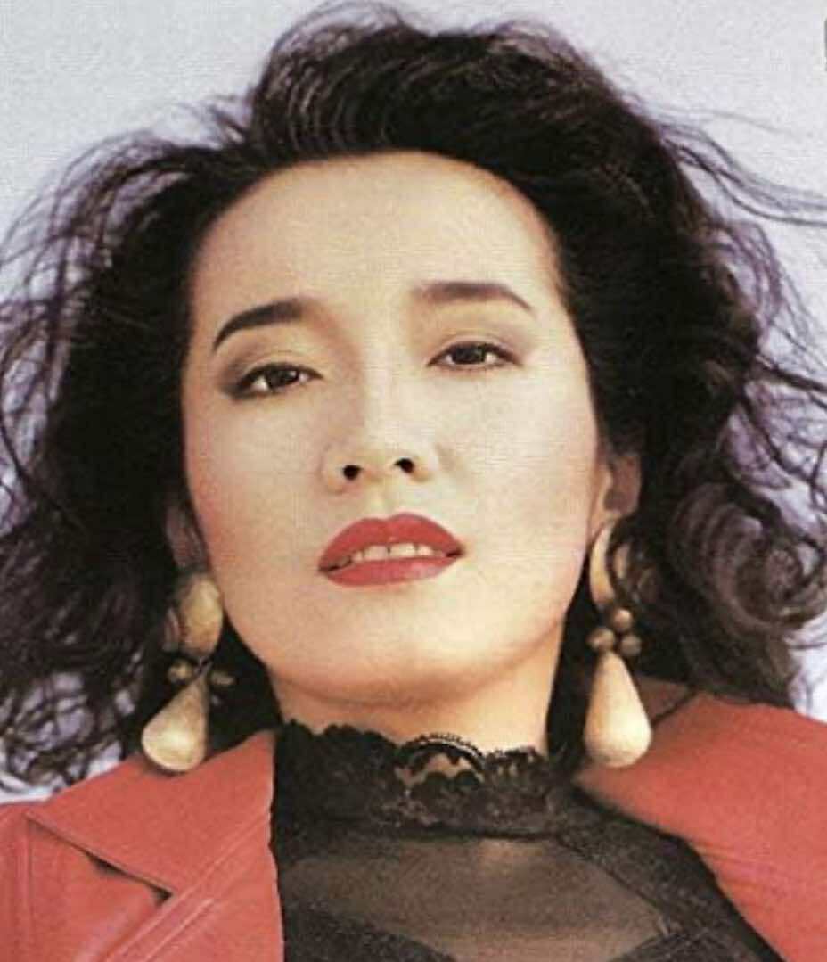 Singer Kieu Nga – younger sister of renowned singer Elvis Phuong – has ...