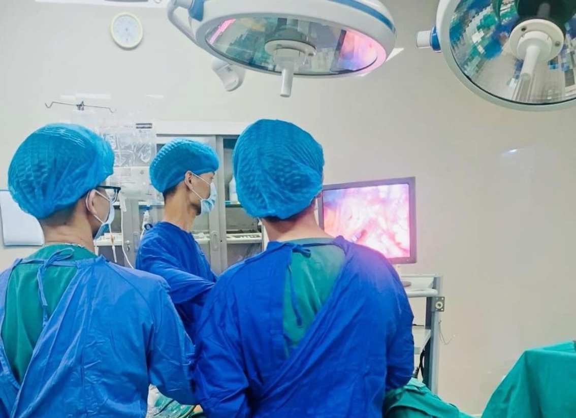 Tổn thương vùng kín vì tai nạn ngã cây, ngã ghế