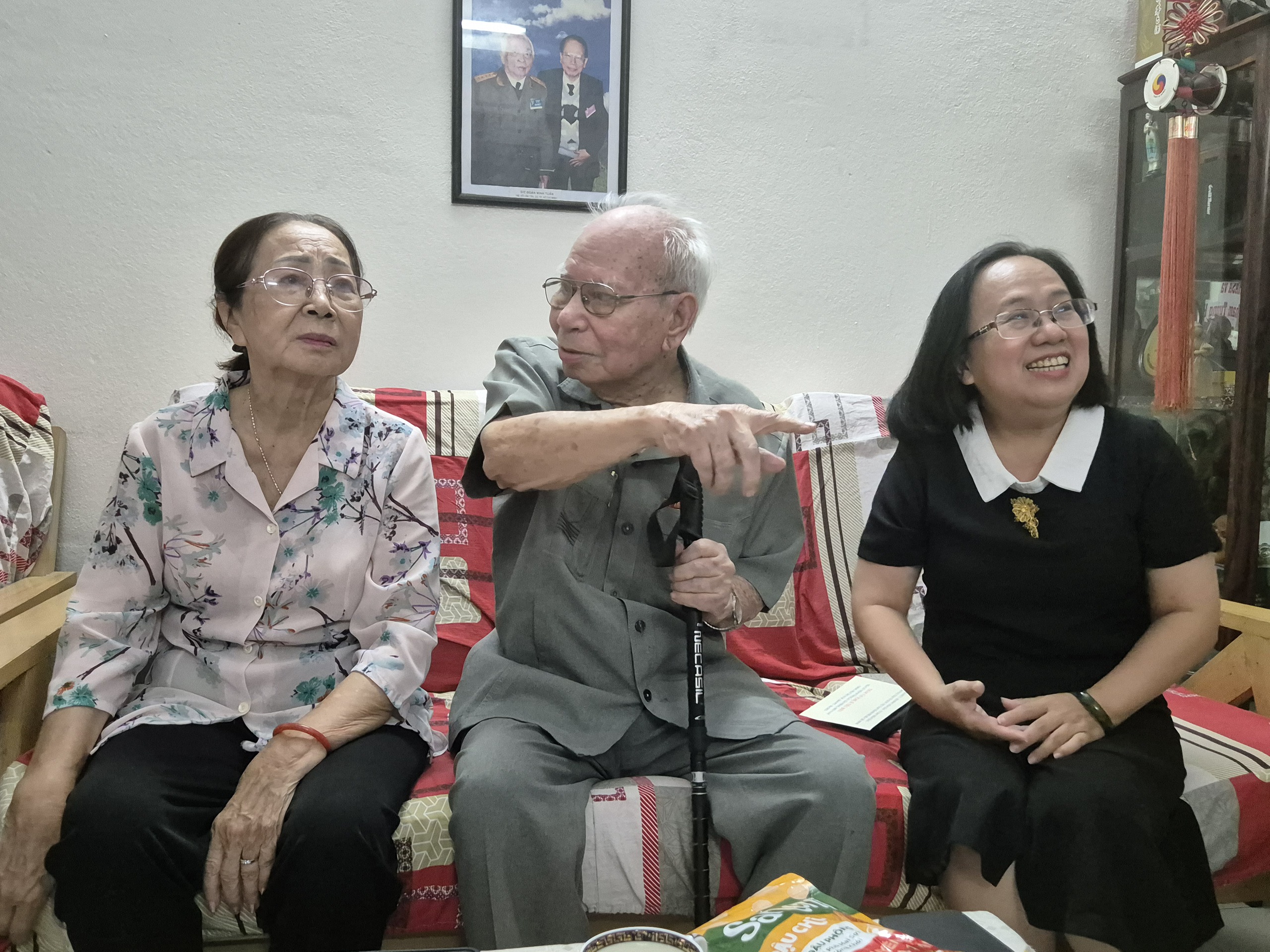 Họa sĩ Quách Phong, nhà văn Đoàn Minh Tuấn… được thăm, tri ân