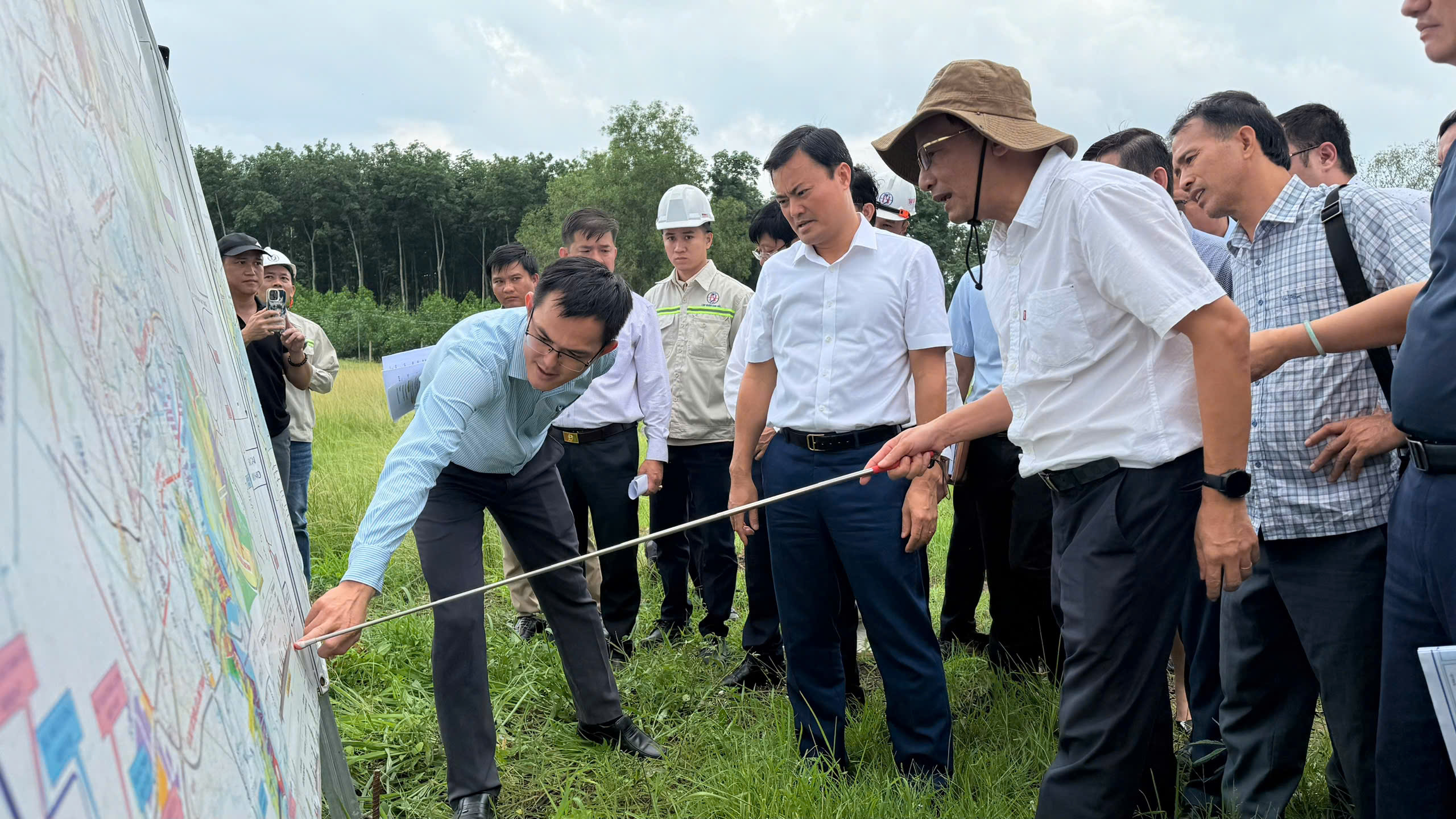 Phó Chủ tịch UBND TP HCM Bùi Xuân Cường khảo sát thực địa 3 dự án đặc ...