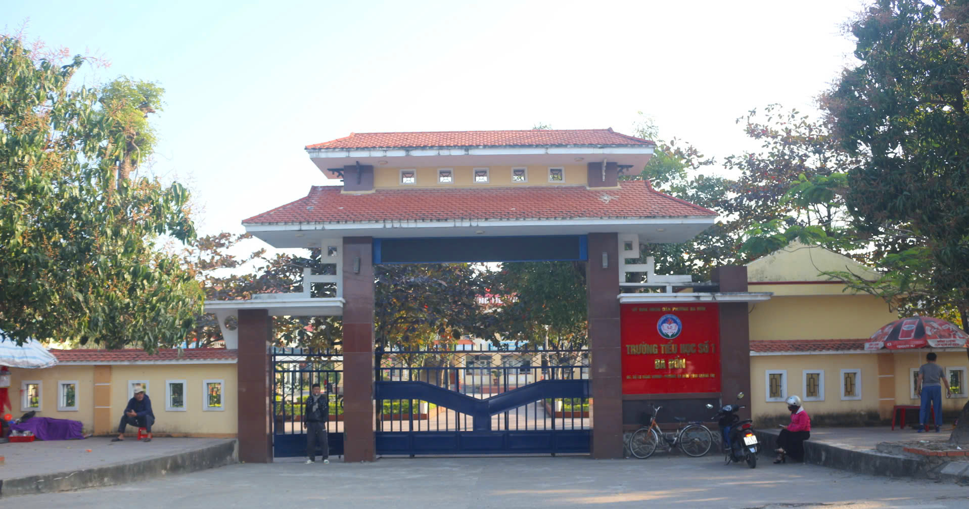 The 25,000 VND school lunch price sparks controversy, primary school ...