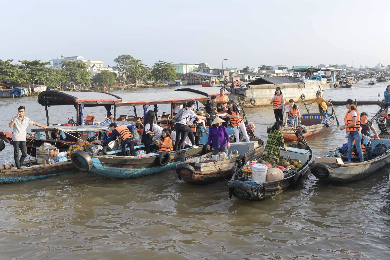 Suggestions pour exploiter le marché flottant de Cai Rang de jour comme ...