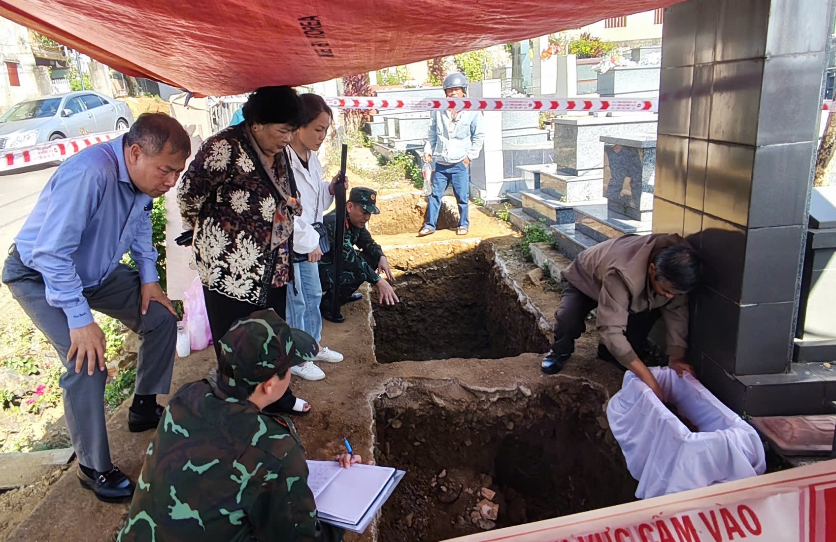 Phát hiện hài cốt nghi là liệt sĩ hy sinh cùng nhiều di vật ở Lâm Đồng