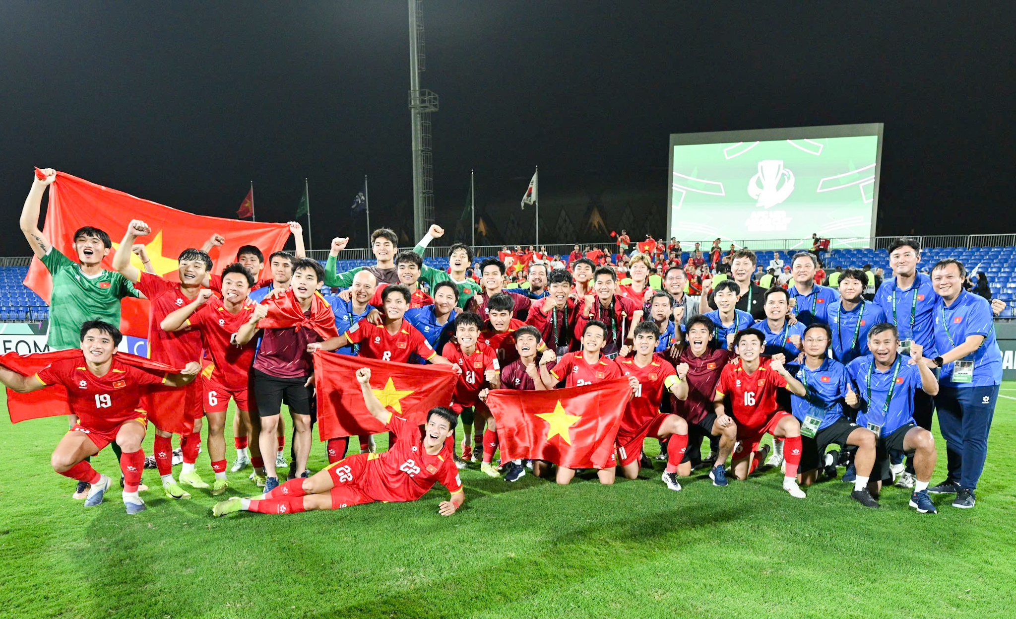 Coach Kim Sang-sik commented that the Vietnam U23 team can compete on ...