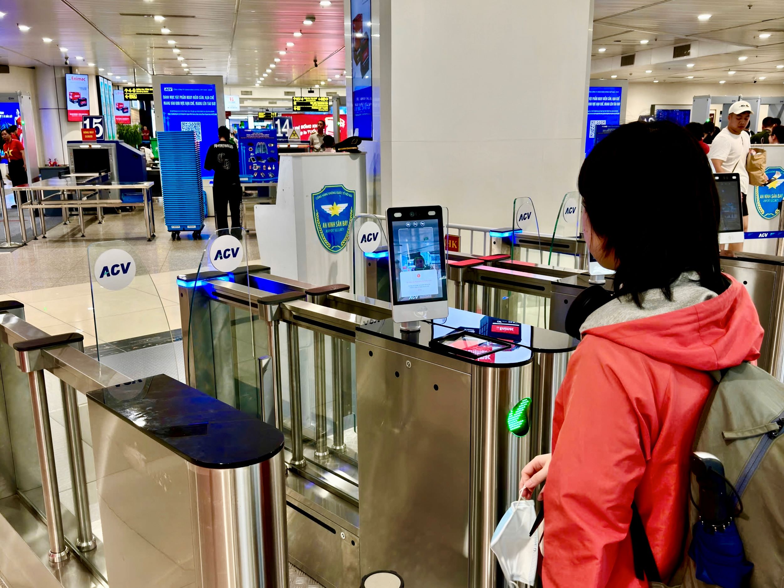 Orang-orang berbondong-bondong kembali ke Kota Ho Chi Minh, Bandara Tan ...