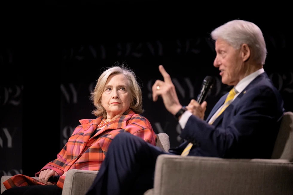 Ông Bill Clinton "trả lời hết" về Epstein, Đảng Dân chủ kêu gọi ông ...