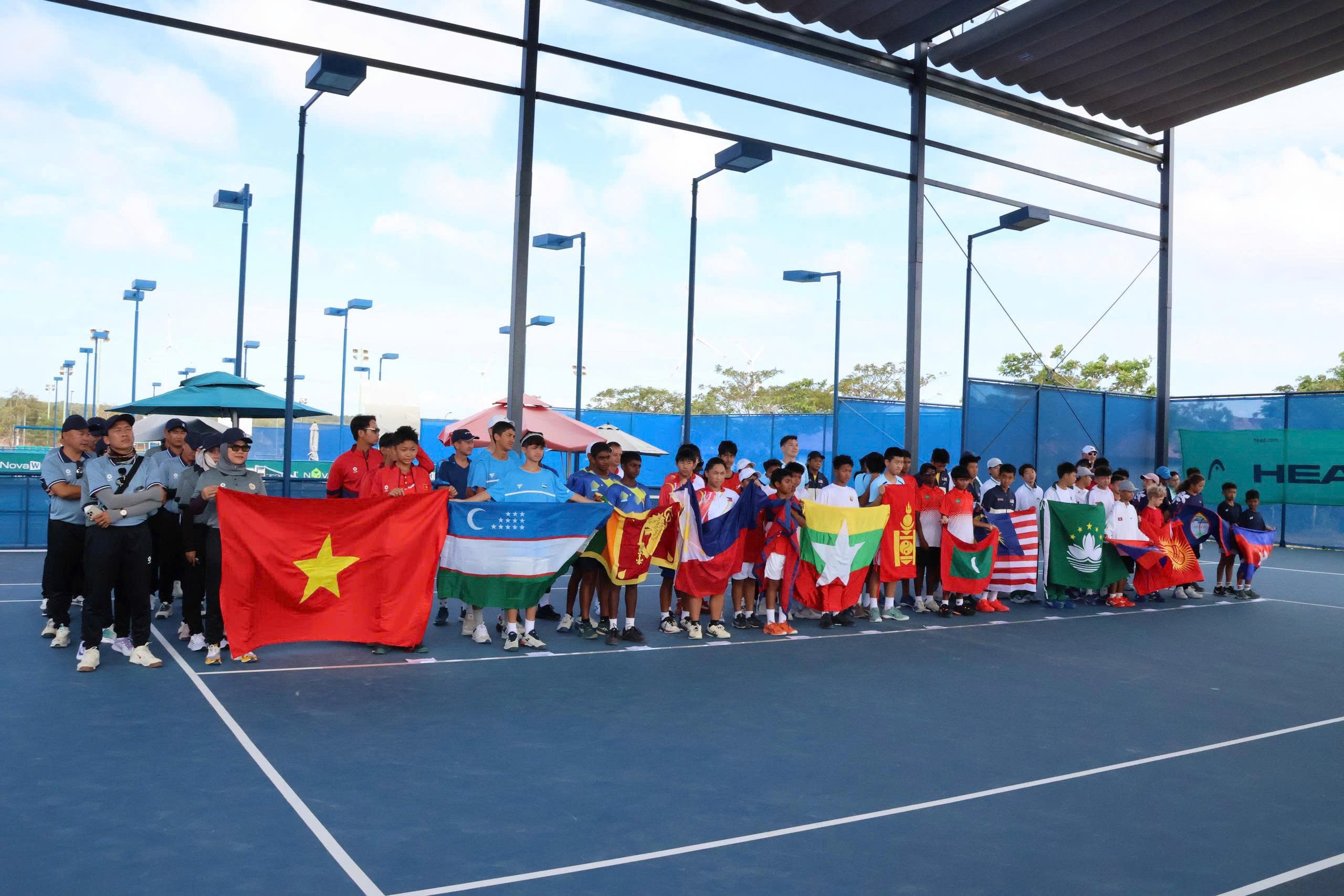 Vietnam and 13 other countries compete for a spot in the ITF World ...