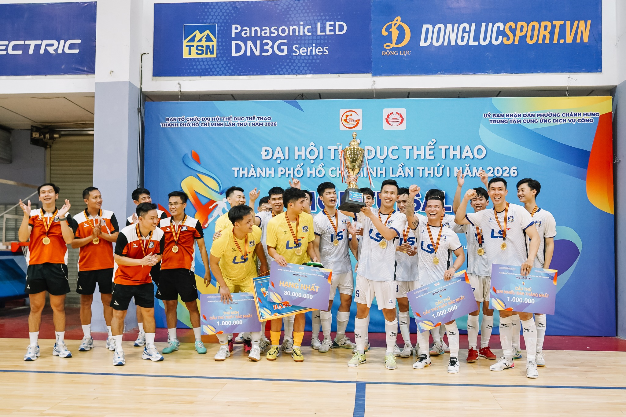 Ho Van Y and Chanh Hung Thai Son Nam win the championship at the Ho Chi ...