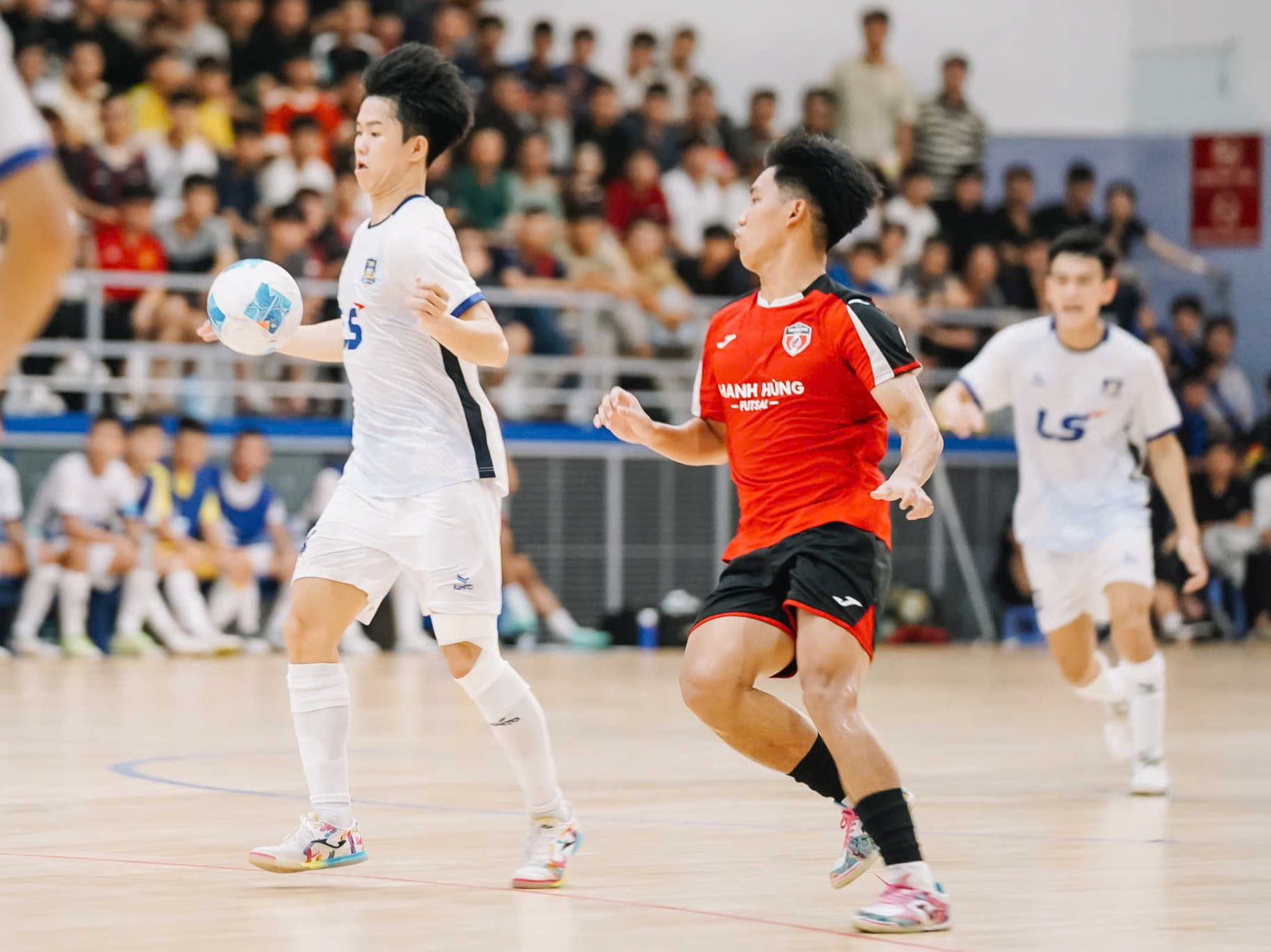 Ho Van Y und Chanh Hung Thai Son Nam gewinnen die Meisterschaft beim Ho ...