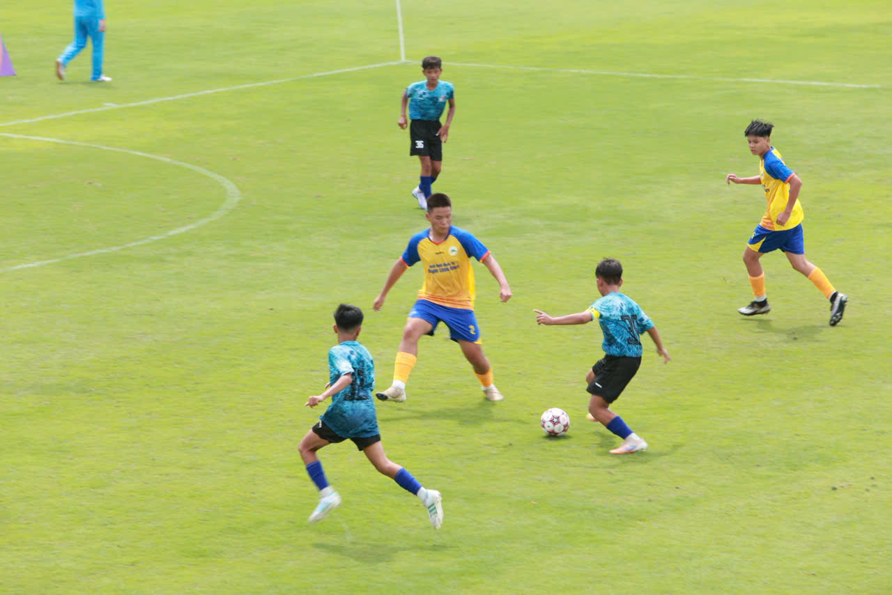 2026 HTV컵 유소년 및 어린이 축구 토너먼트에는 약 80개 팀이 참가했습니다.