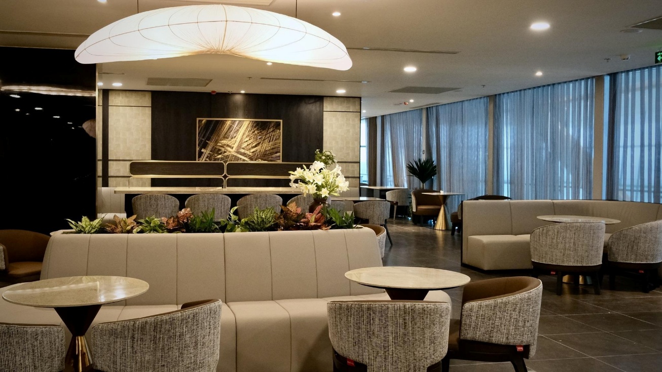 The SENS Business Lounge: A silken escape in the heart of the summer rush