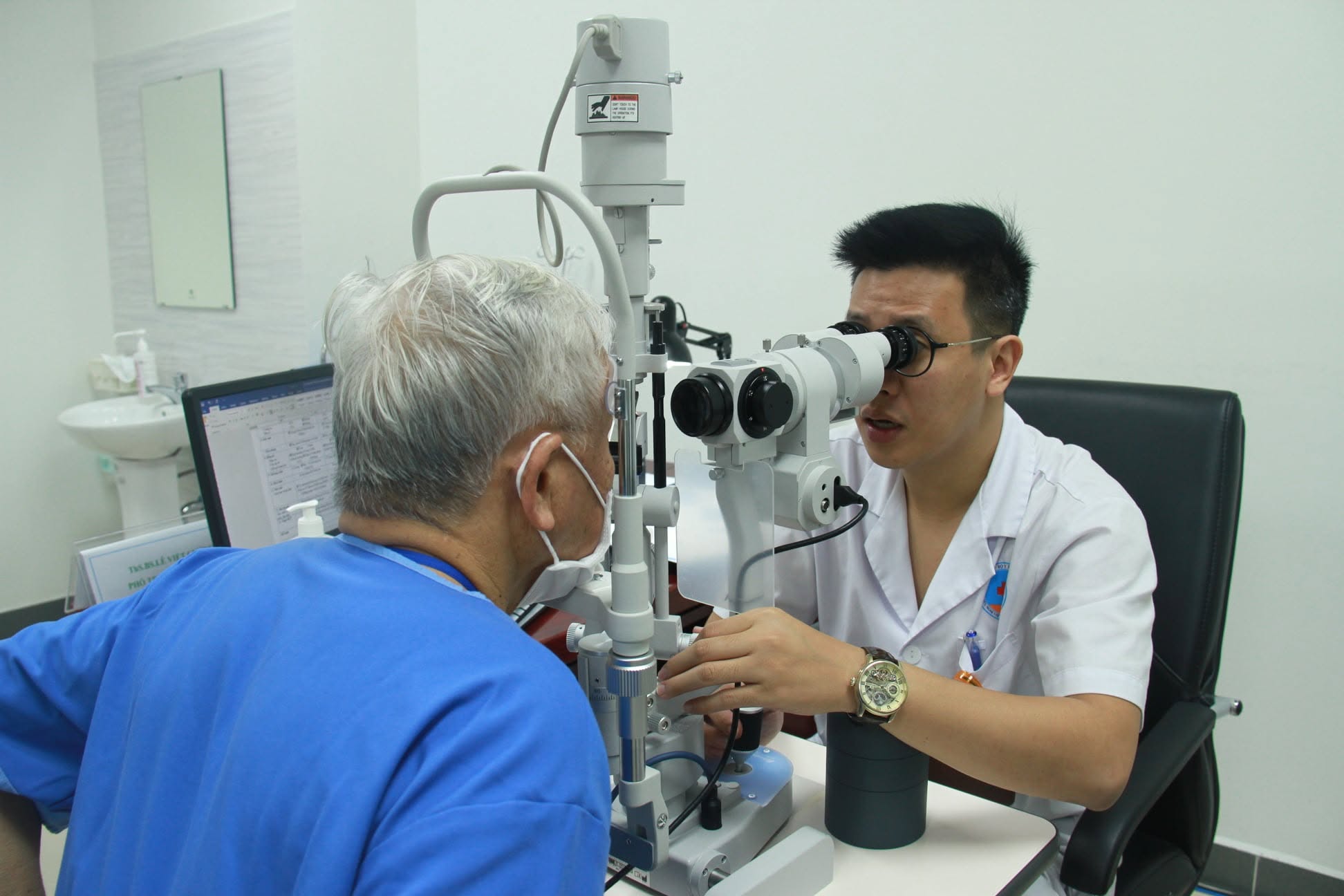 Người cao tuổi được khám sức khỏe miễn phí mỗi năm một lần