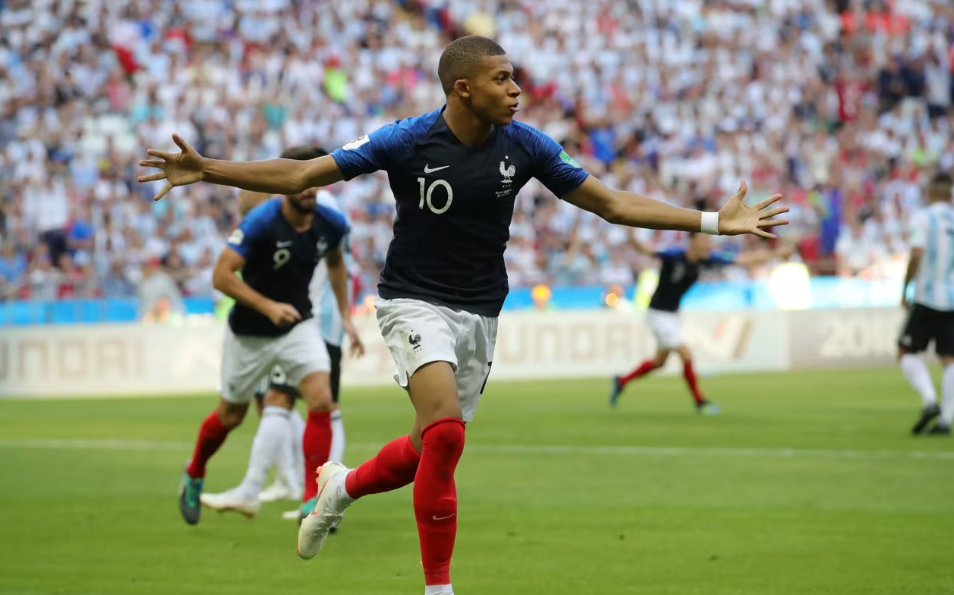 Mbappe sánh ngang Ronaldo "béo", trở thành tay "săn bàn" đỉnh nhất vòng ...