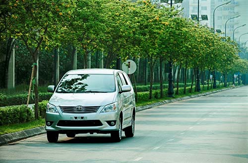 Toyota Việt Nam triệu hồi thay thế 2 cửa sau xe innova