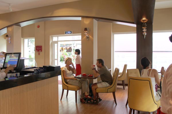 Khai trương Givral Café Võ Văn Tần