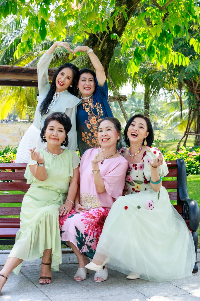 NSND Kim Xuân hội ngộ dàn diễn viên gạo cội trong phim sitcom gia đình ...
