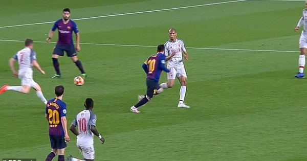 Messi bị tố chơi bẩn trước Liverpool