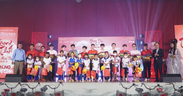 Tổ yến Hoàng Gia Roynes đồng hành cùng "Trung Thu Ban Mai kể"