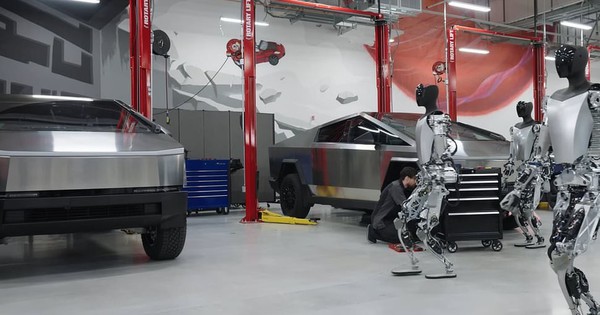 Kỹ sư phần mềm Tesla bị robot tấn công